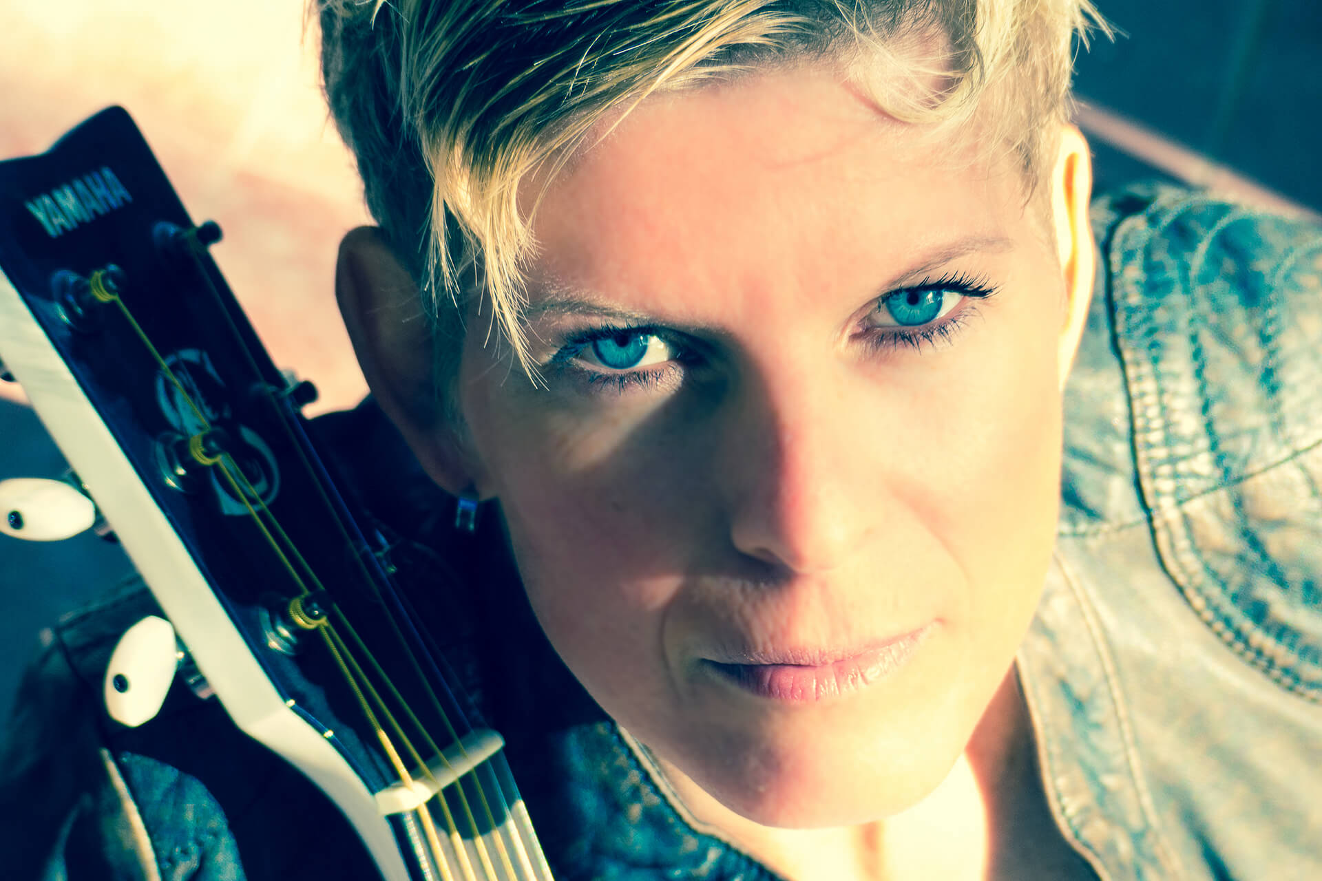 Biografie | CARO